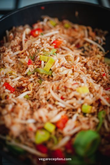 Nasi Goreng Vegetarian with Satay Sauce - Vega Recepten