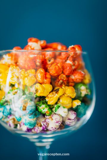 How to Make Rainbow Popcorn (Recipe) - Vega Recepten