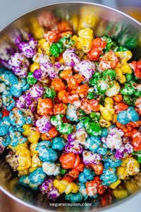 How to Make Rainbow Popcorn (Recipe) - Vega Recepten