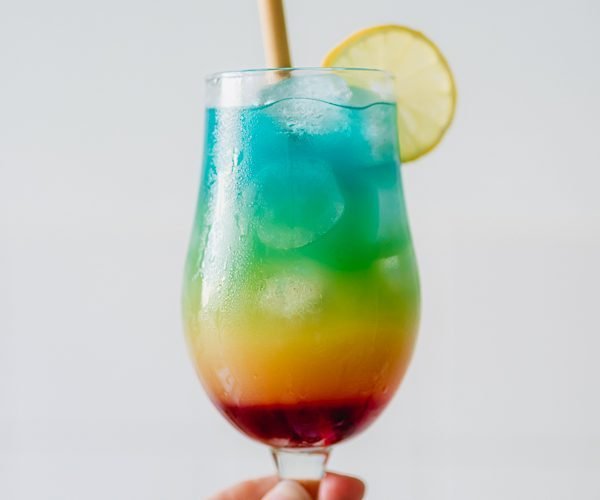 Rainbow Paradise Cocktail With Blue Curacao | Vega Recepten