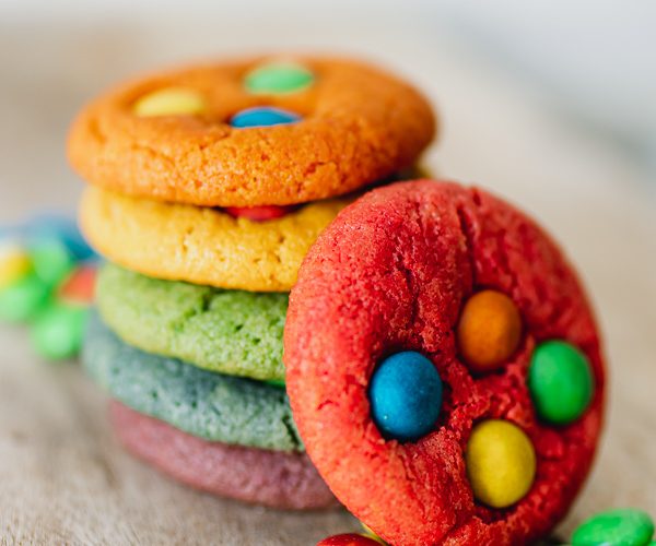 Rainbow Chocolate Chips Cookies Recipe | Vega Recepten