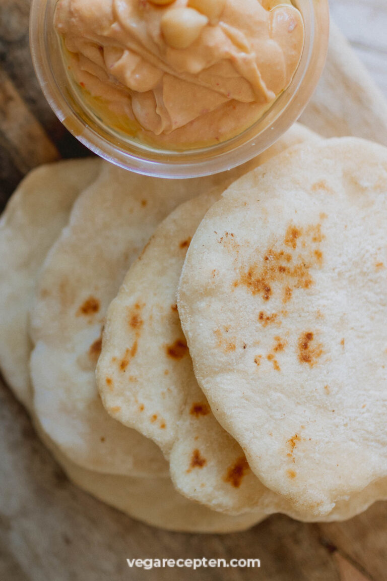 Flatbread maken (platbrood recept) met maar 2 ingrediënten - Vega Recepten